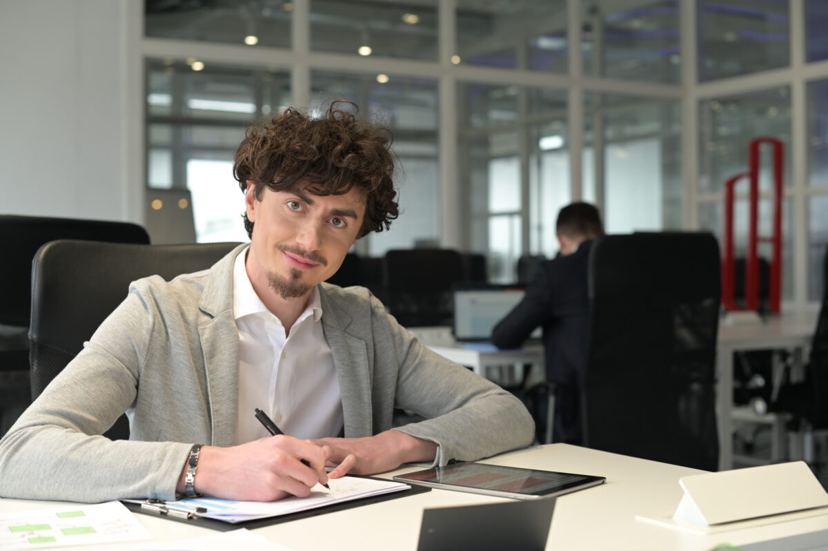 What is the difference between freelancer, self-employed and employee?